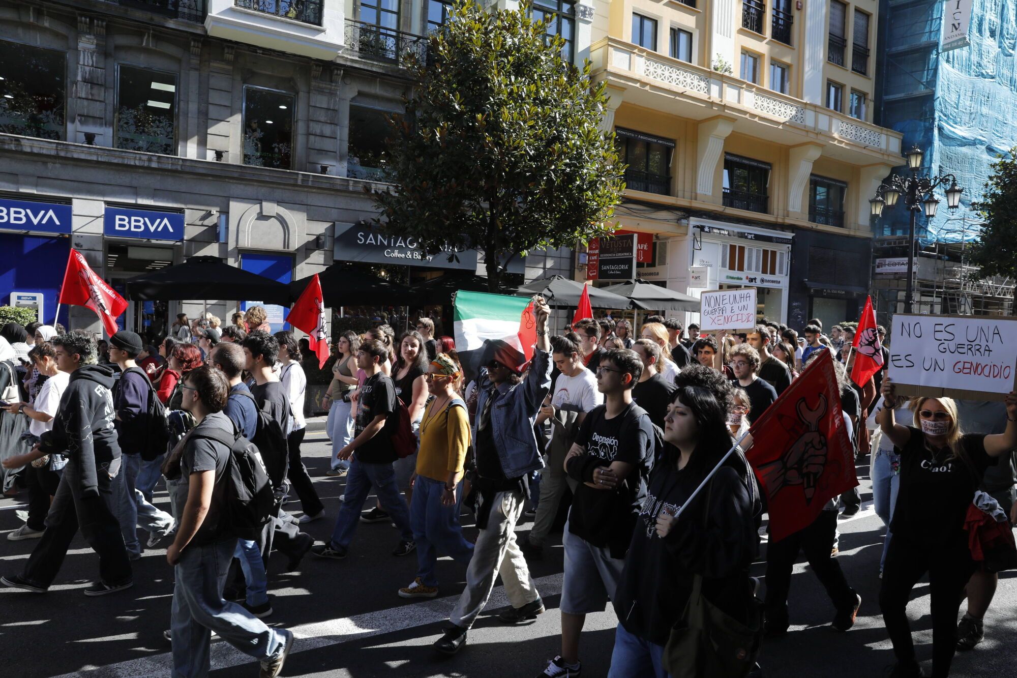 EN IMÁGENES: Cientos de estudiantes se manifiestan en Oviedo contra el ...