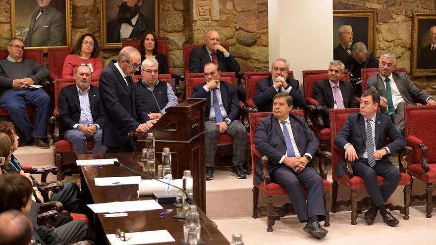 El filólogo y escritor Gonzalo Navaza ingresa en la Real Academia Galega