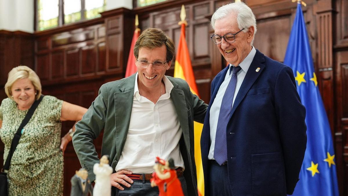BELEN DE VALGA | Almeida ya tiene en Madrid su figura del Belén de Valga