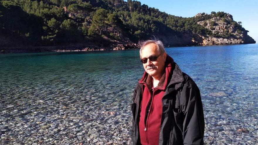 Xavier Moret publica un personal libro de viajes sobre la isla - Diario ...