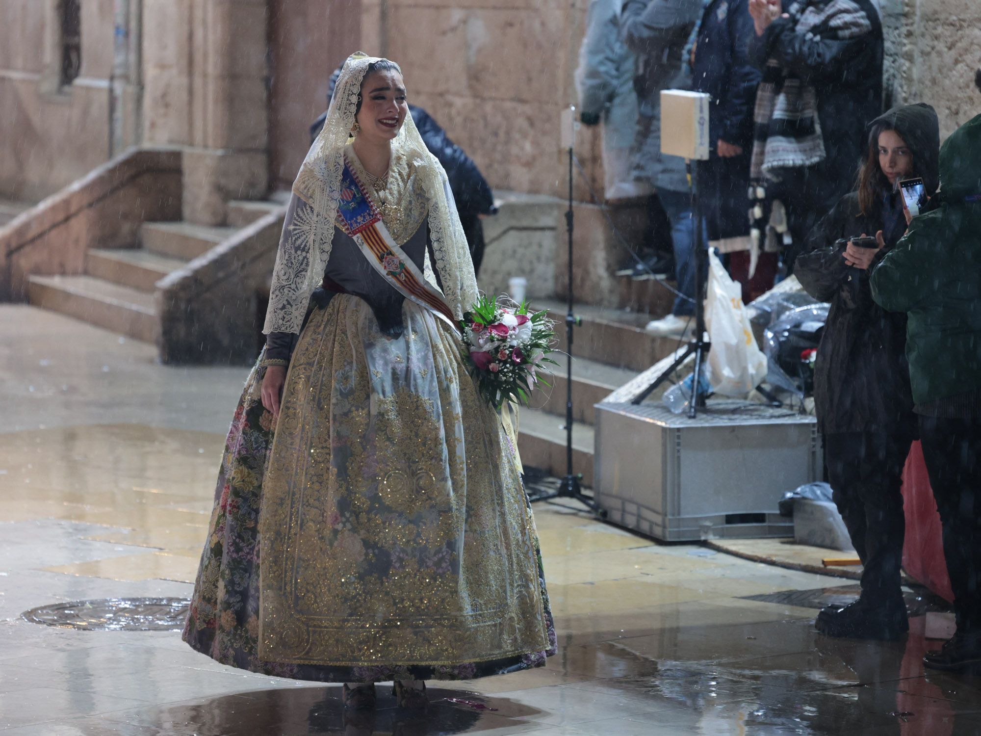 La Fallera Mayor de València, Berta Peiró, cierra la Ofrenda a la ...