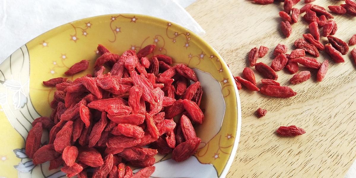 BENEFICIOS BAYAS GOJI | La superfruta asiática que creían que daba ...