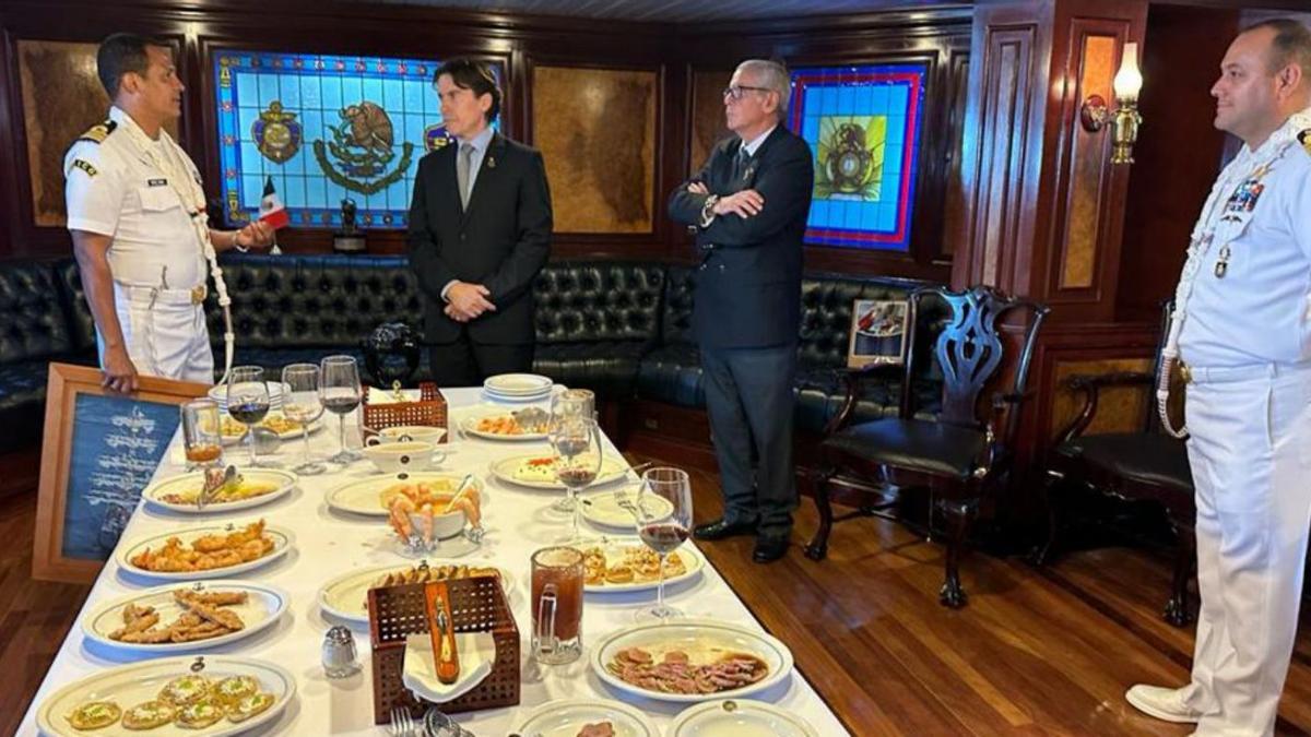 Amigos del Museo de Anclas visita un navío mexicano - La Nueva España