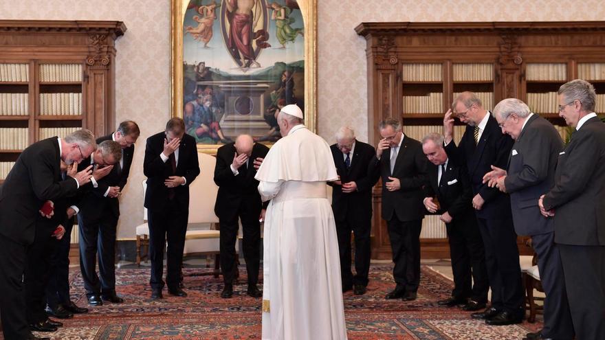 El papa cesa a altos cargos de la Orden de Malta