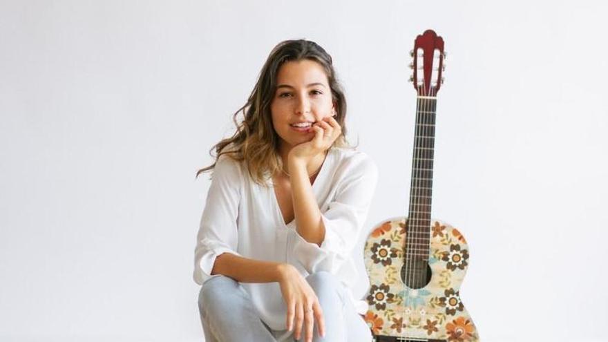 Sara Roy: «Faig una música intimista i sincera, amb cançons fetes des ...