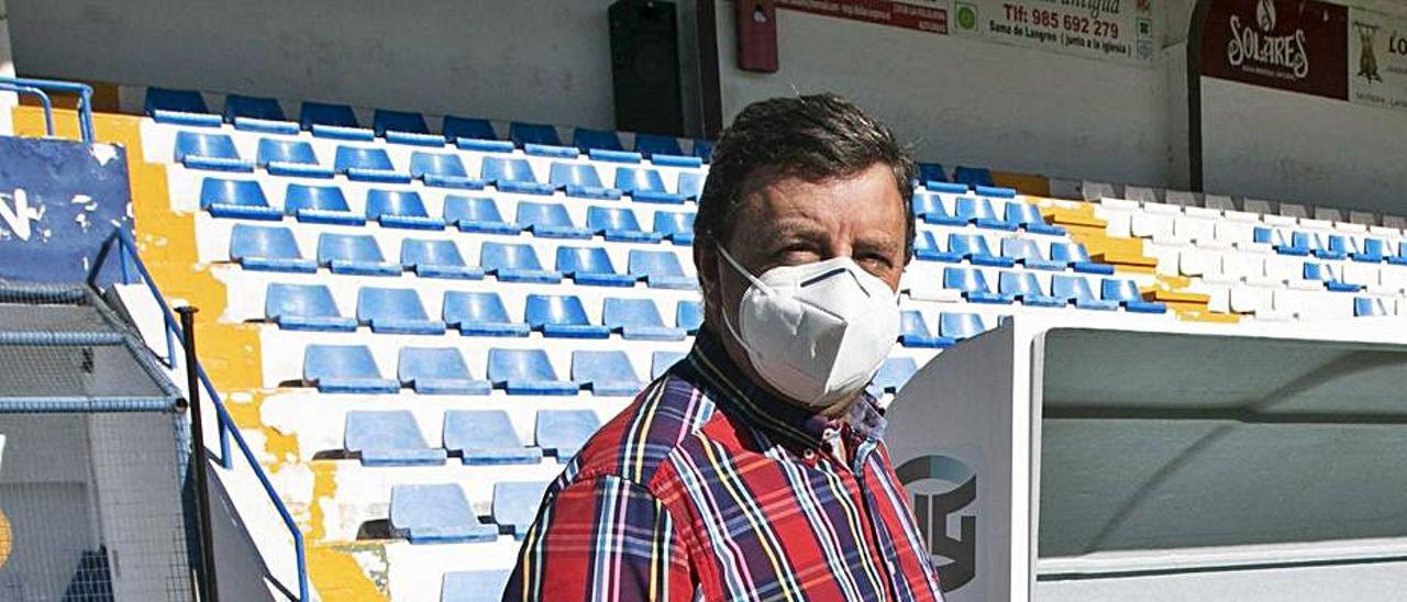 Un profeta en su pueblo: así es Marcos Suárez, técnico de L’ Entregu