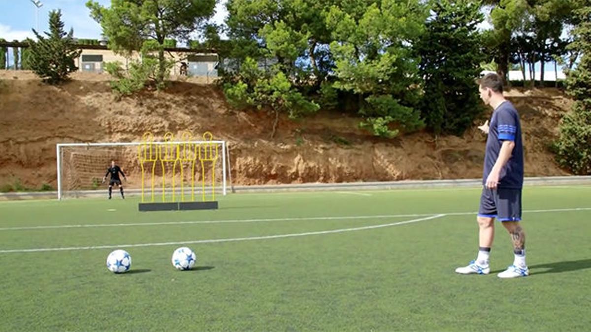 Messi, practicando faltas