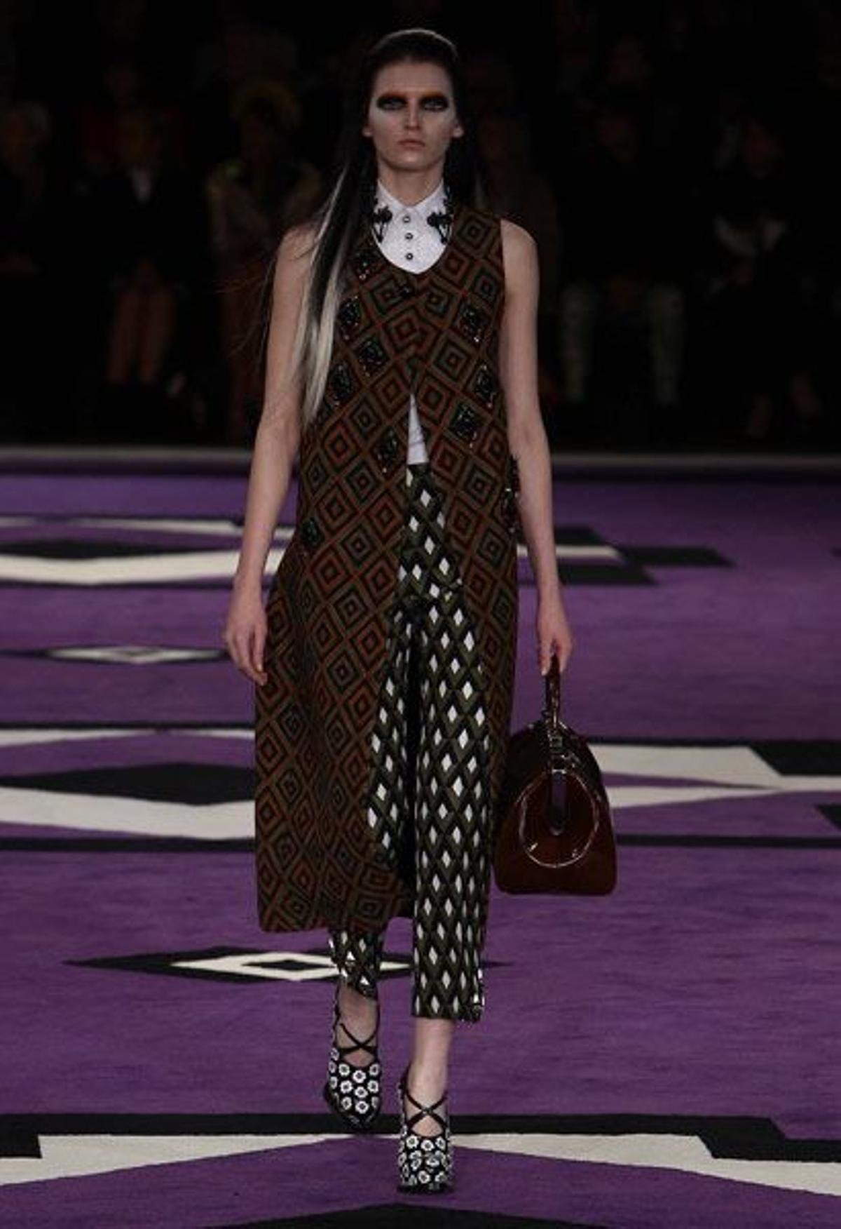 Prada y sus estampados geométricos en Milán - Woman