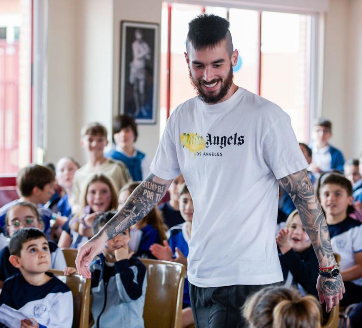 El cuarto fichaje es Álex Millán: el Oviedo le inscribirá y solo queda ...