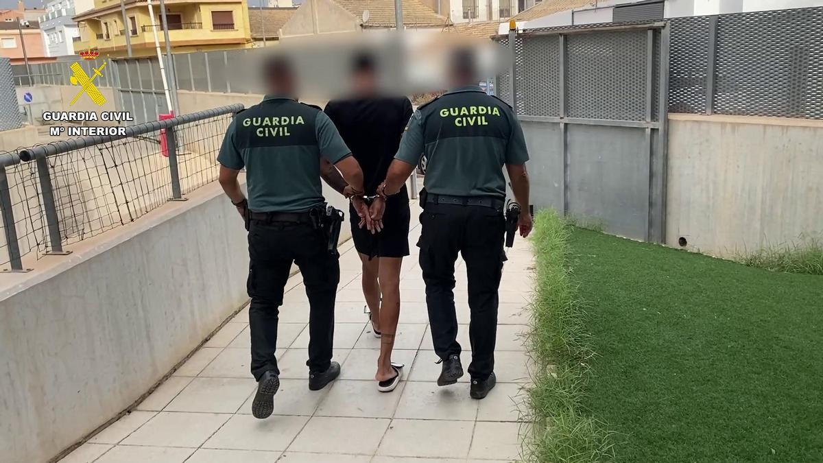 ROJALES ROBOS EN VIVIENDAS DETENIDO I La Guardia Civil detiene en Rojales por robar en viviendas ...
