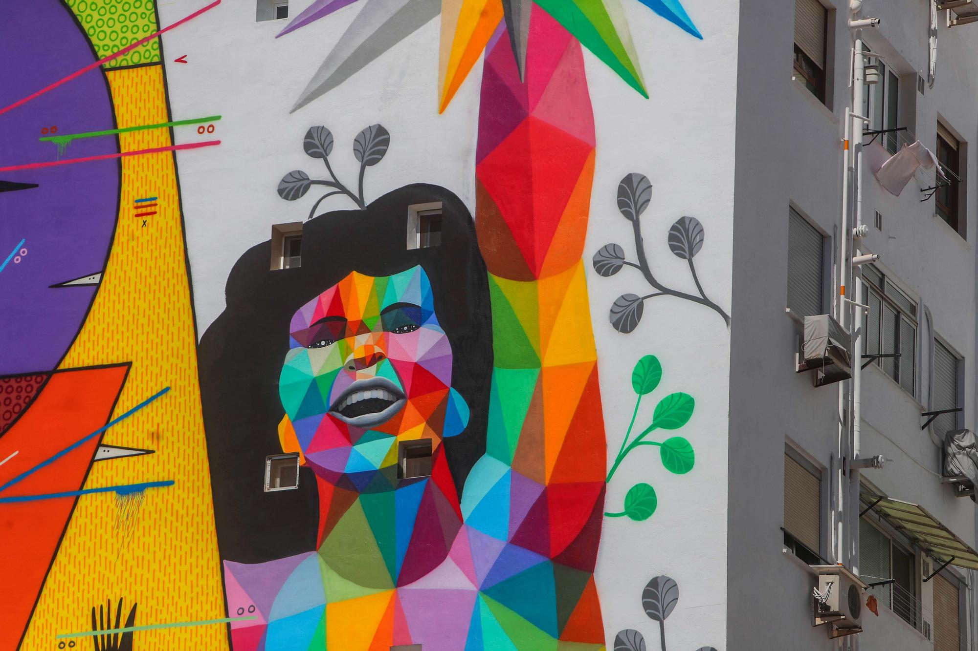 Okuda pinta su primer mural en València