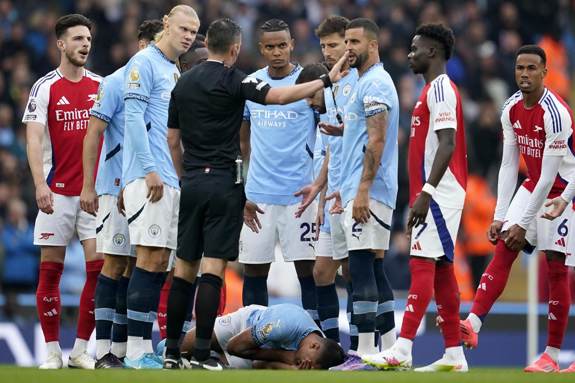 La rodilla de Rodri hace temblar al City y a la selección: se retira ...
