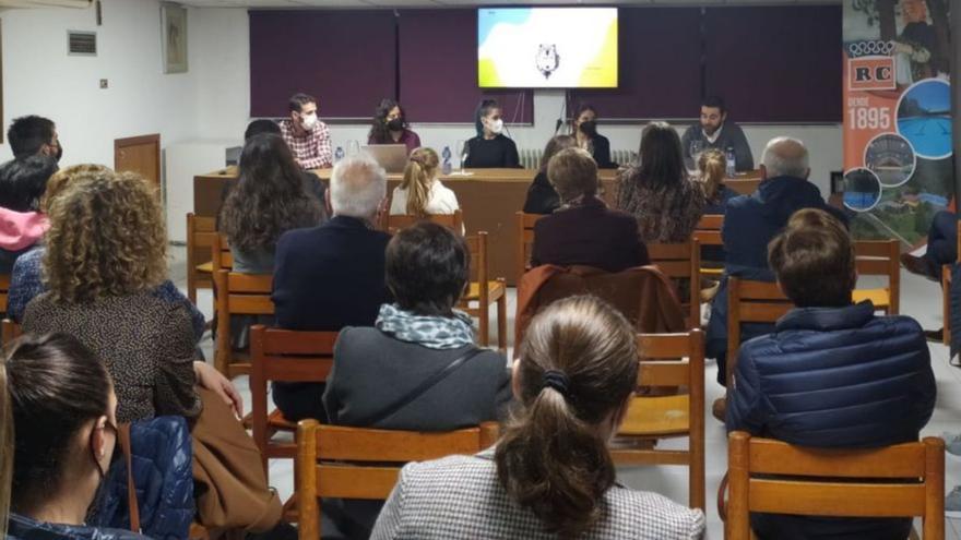Charla de A Banda da Loba en el Recreo Cultural