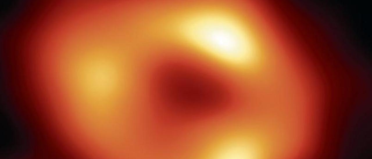 Divulguen la primera foto del forat negre del centre de la galàxia