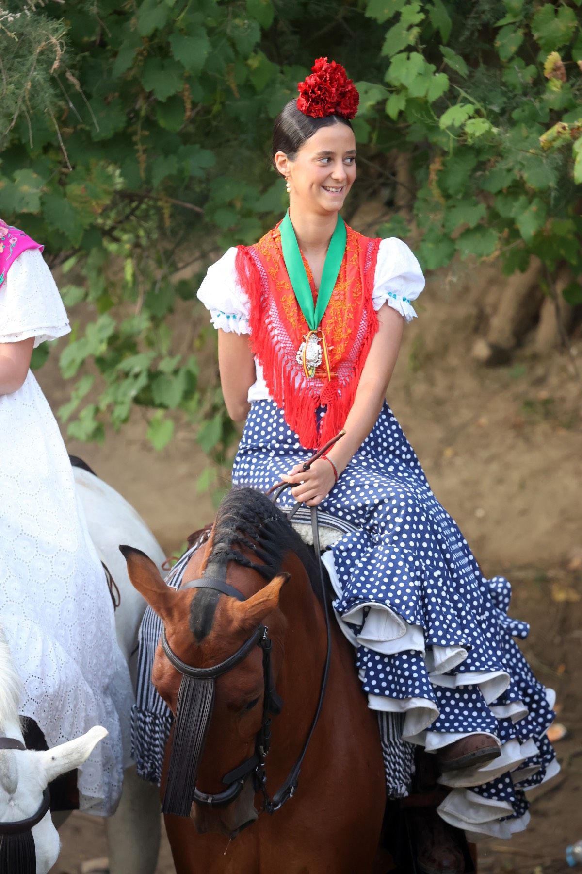 LOOKS EL ROCÍO | Victoria Federica y Tana Rivera, los 'looks' con más estilo (y diferencias) del ...