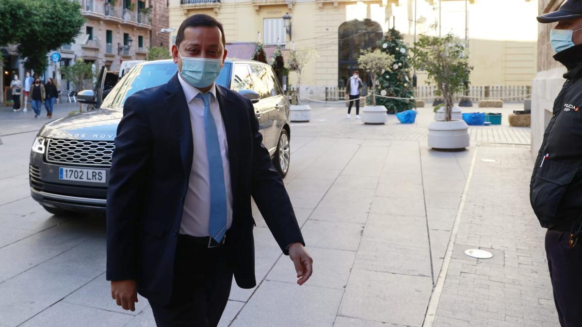 Juicio Libertad VCF | Este es el salario de Anil Murthy y Kim Koh