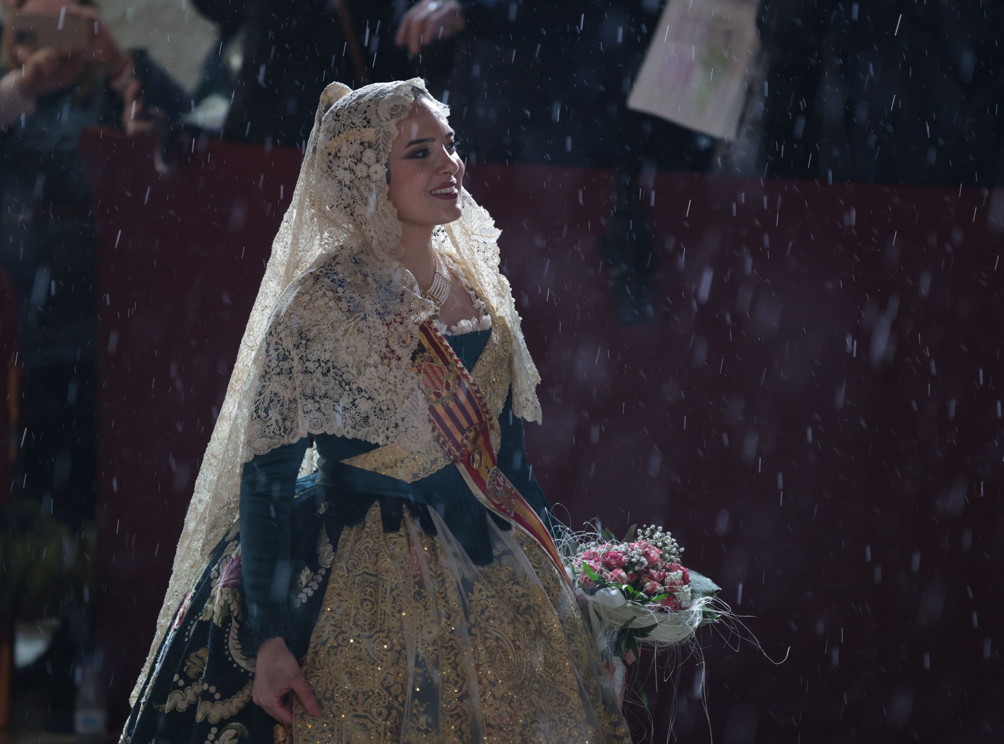 La Fallera Mayor de València, Berta Peiró, cierra la Ofrenda a la ...