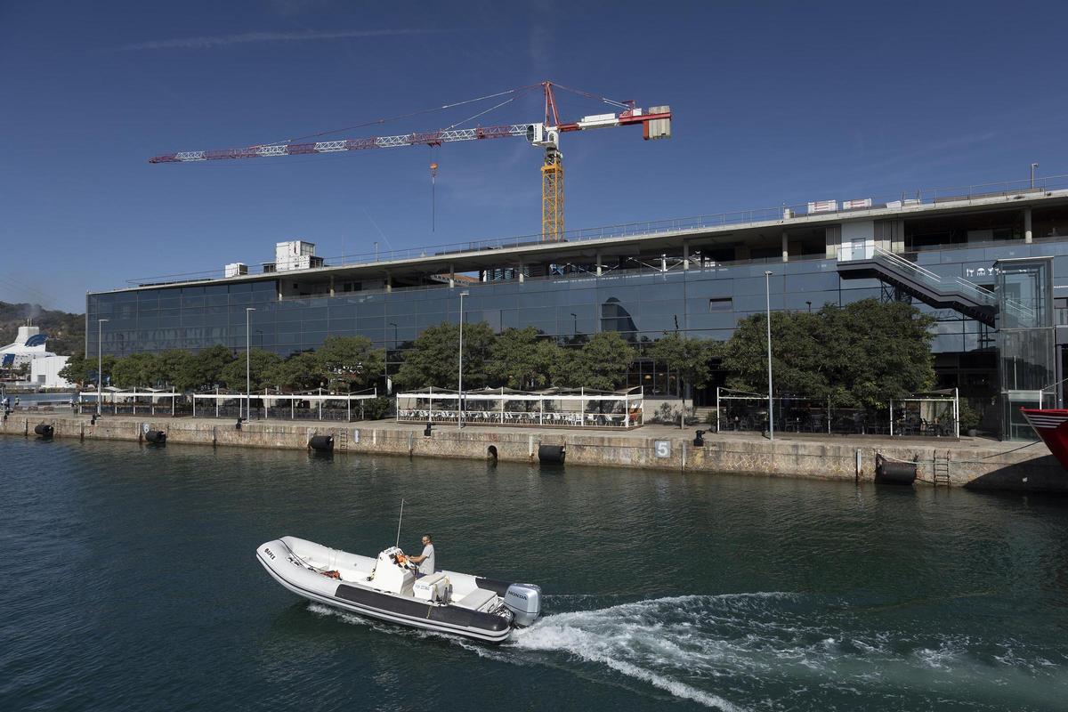 El Port Vell aprovecha la Copa América de vela para abrirse a la ciudad