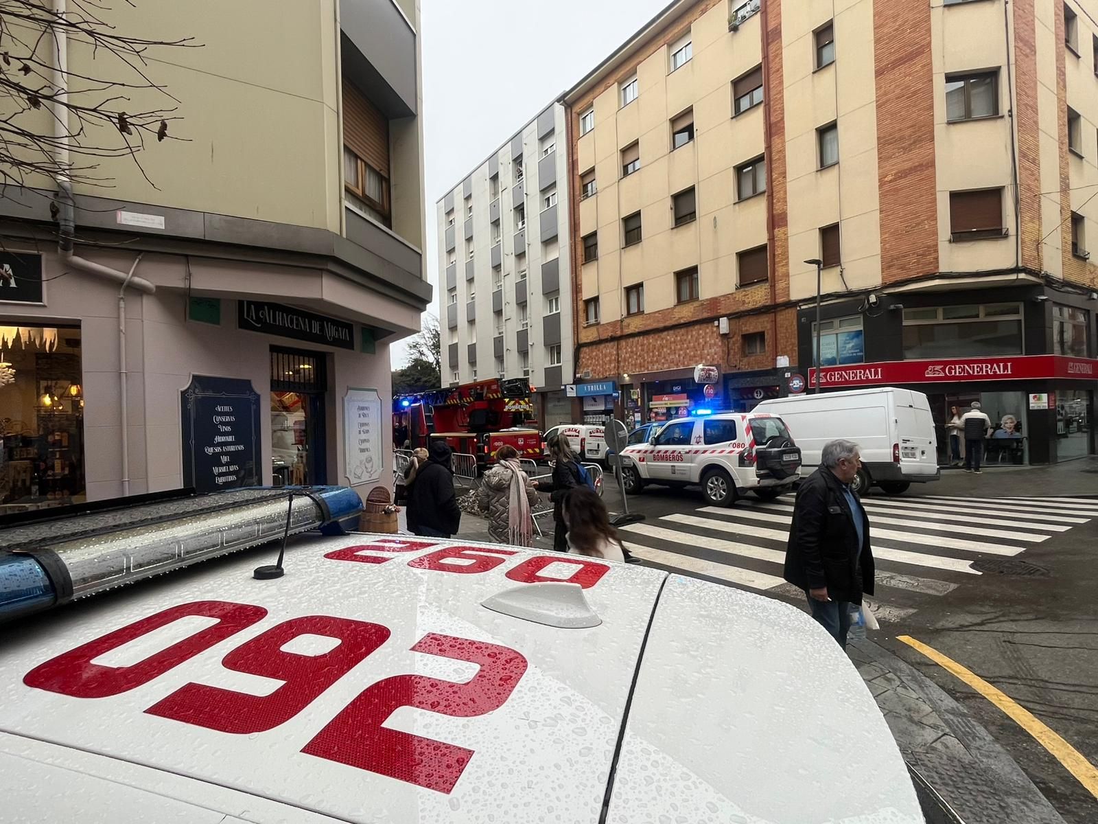 Gran despliegue por un incendio en El Llano: hubo una persona herida