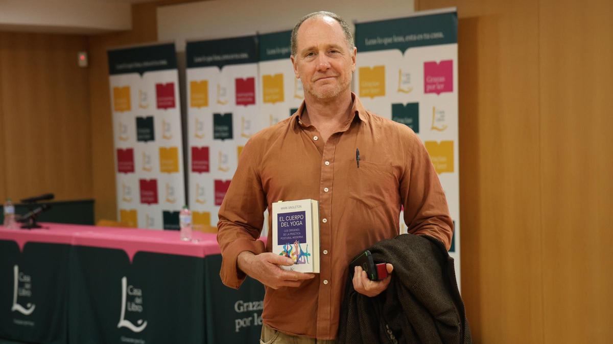 “El yoga es un ‘business’ total que mueve billones de dólares”