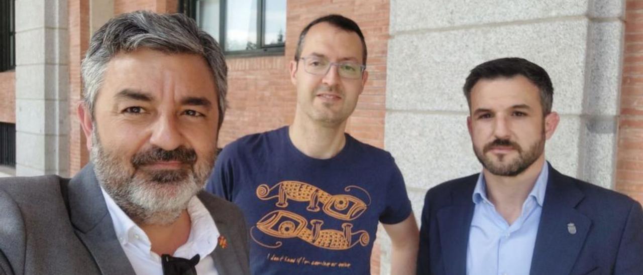 La buena maña del consejero Alejandro Calvo para los selfis - La Nueva ...