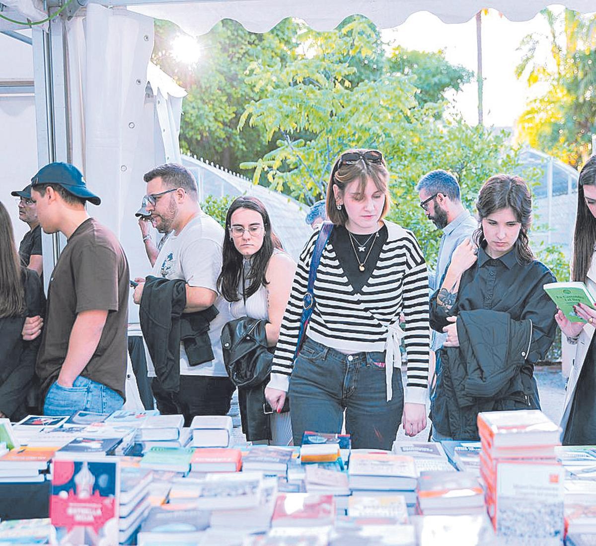 Imprescinllibres (IX): les bibliotecàries exposen títols per acomiadar ...