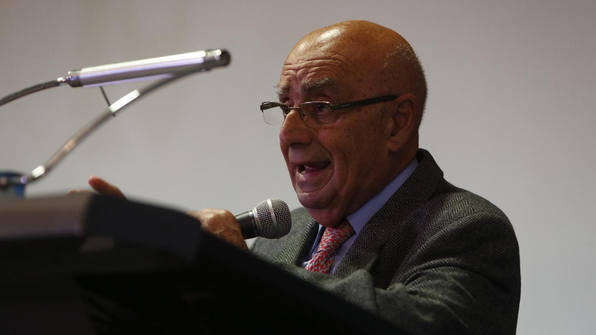 José María Perea comparte sus vivencias periodísticas en la Sede de la UA