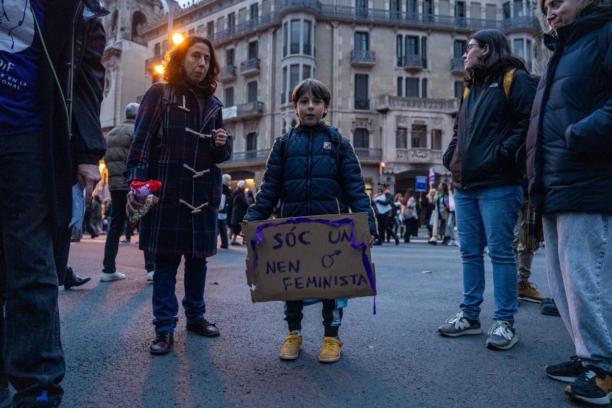 Protesta multitudinaria: miles de personas se movilizan en el 8M de ...