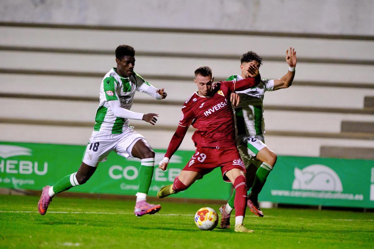 Real Murcia | Colunga abre el debate de la delantera y Flakus lo cierra