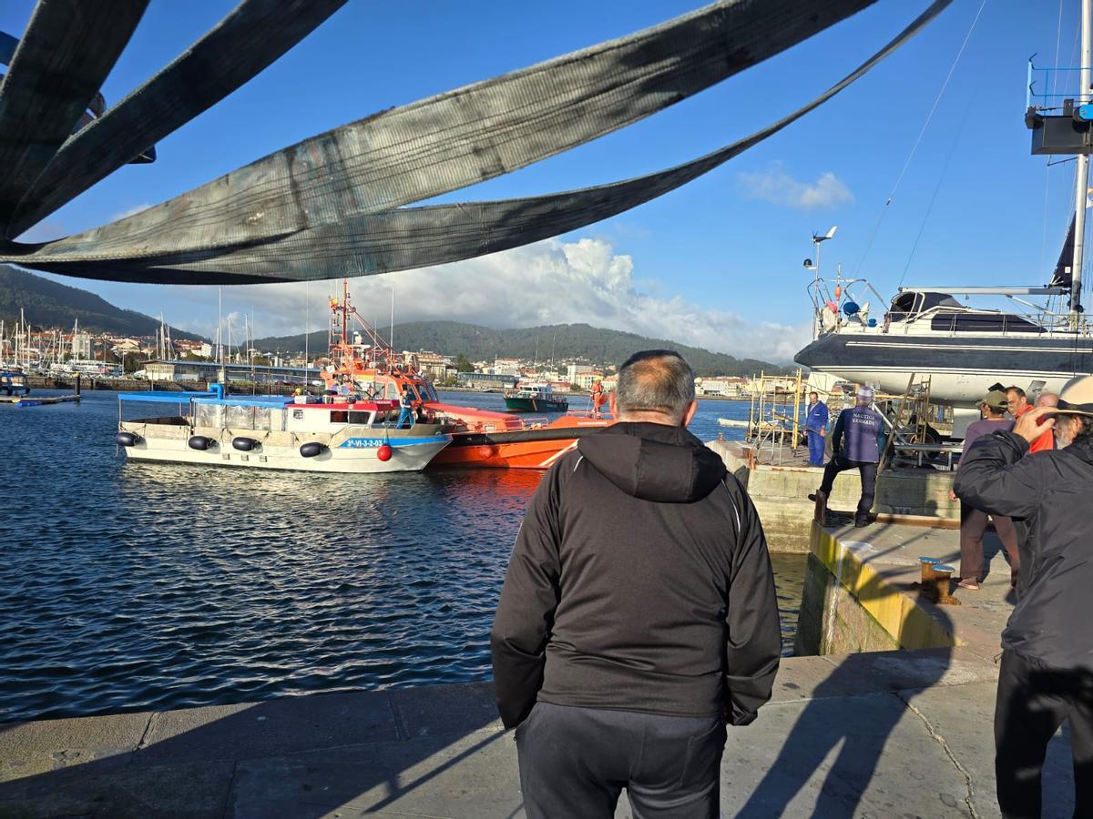 RESCATE DE MARINEROS ENTRE CÍES Y ONS: Vía de agua en el pesquero ...