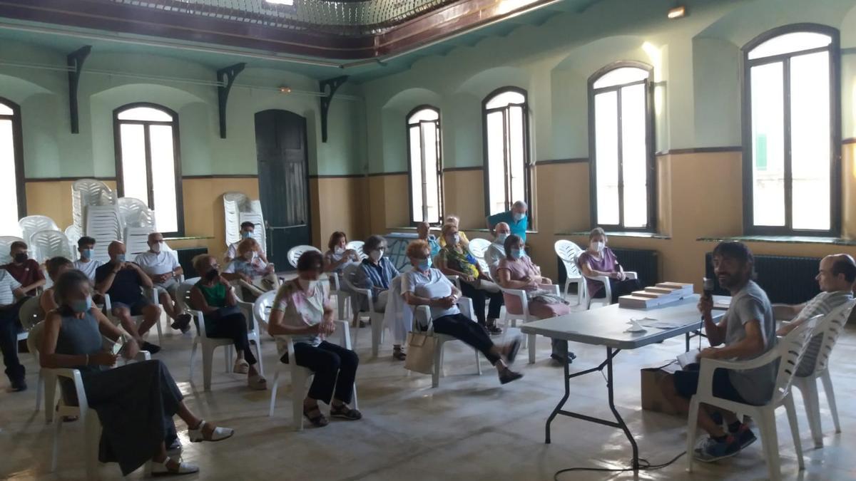 El periodista Marc Testart presenta el seu llibre a Darnius