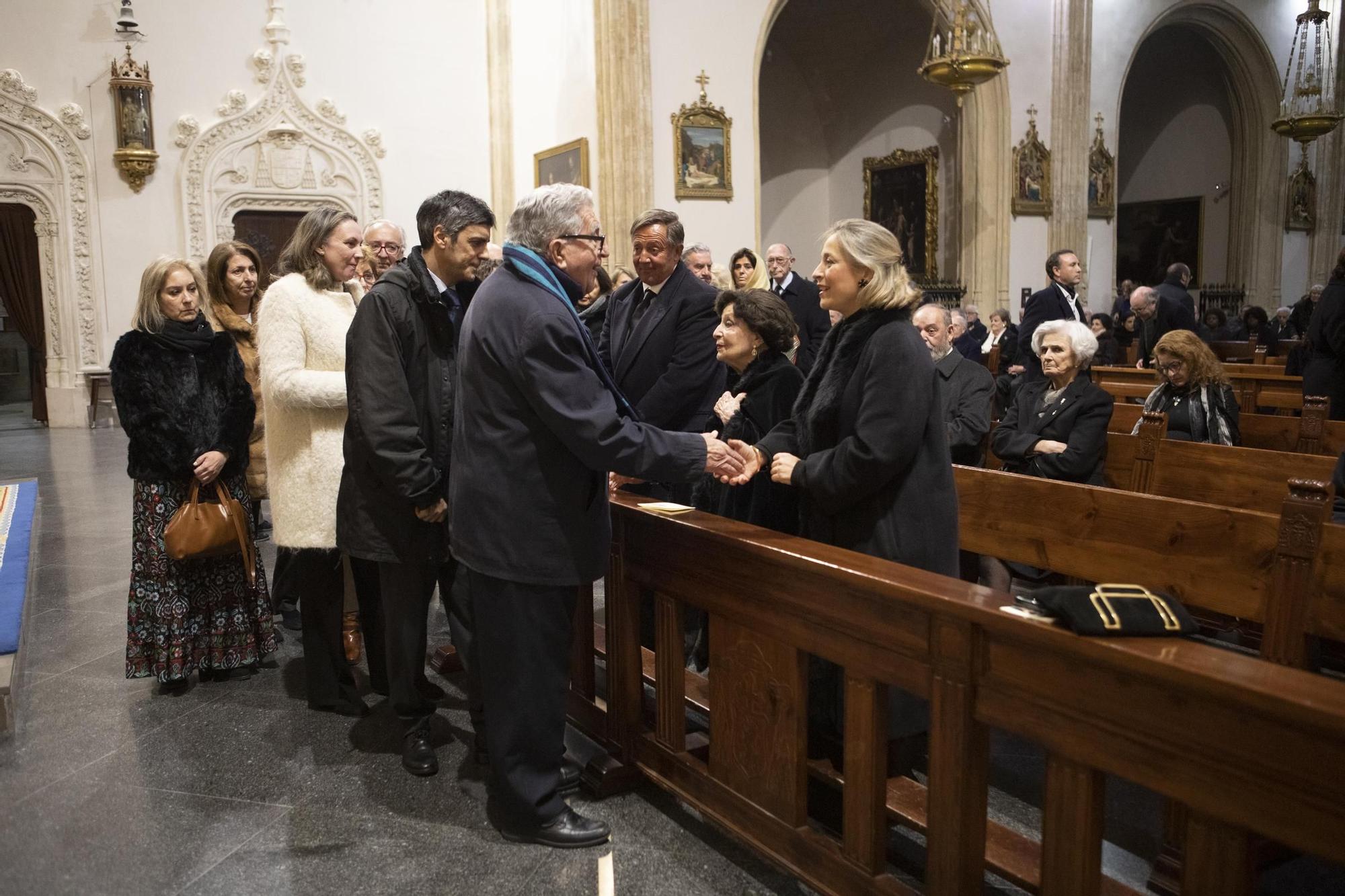 En imágenes: Funeral por Juan Velarde en San Jerónimo el Real (Madrid)