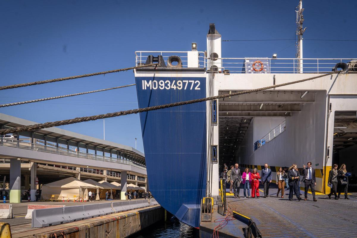 El Port de Barcelona estrena la conexión eléctrica de la terminal de ...