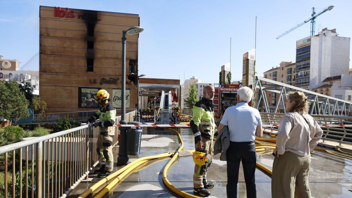 Así fue el incendio en Le Grand Café y el Hotel Ibis de Málaga: "Nos ...
