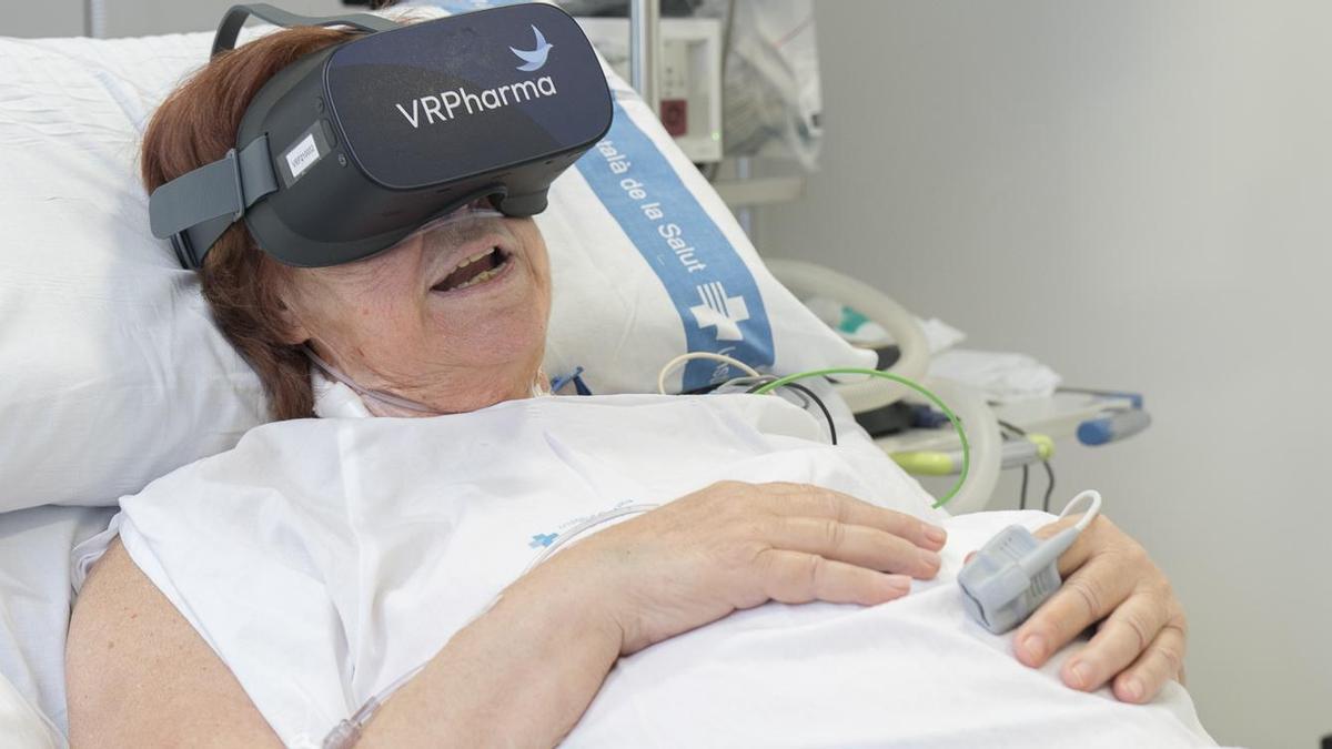 La realitat virtual redueix el dolor i l’ansietat dels pacients de la UCI