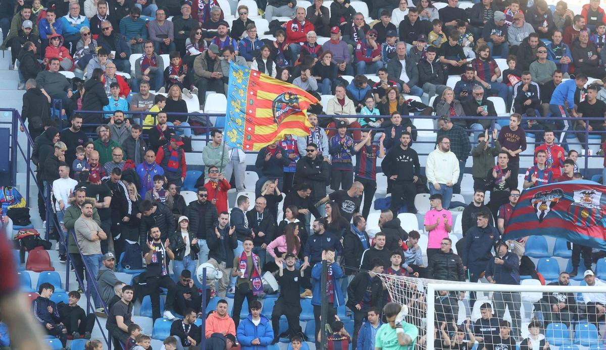 LEVANTE UD: Se agotan los abonos en la grada de animación Levante Fans 1909