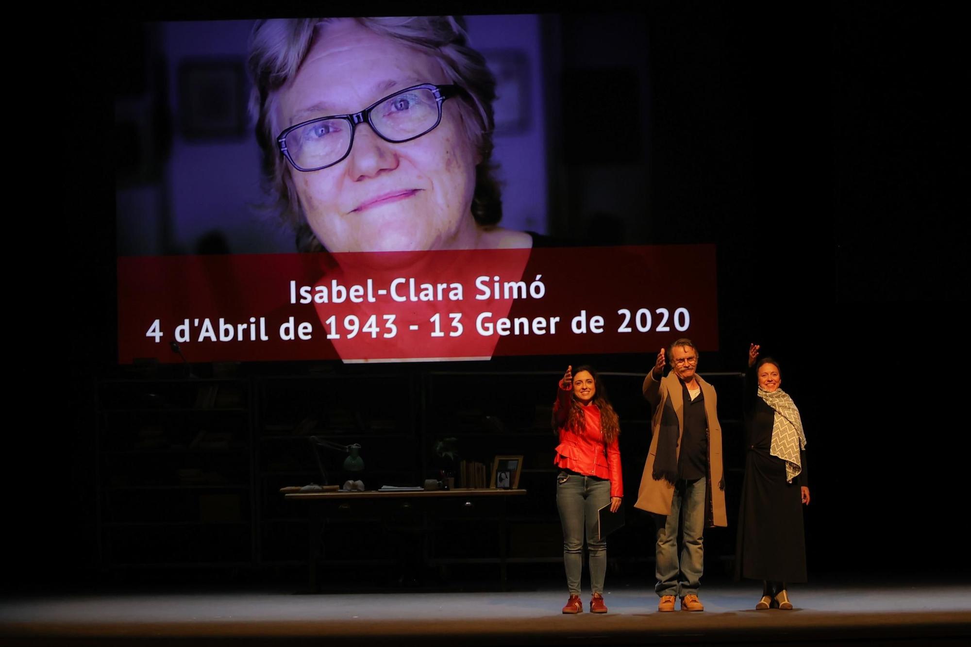 La Dependent homenajea a Isabel-Clara Simó con la obra Paraula d'Isabel-Clara Simó