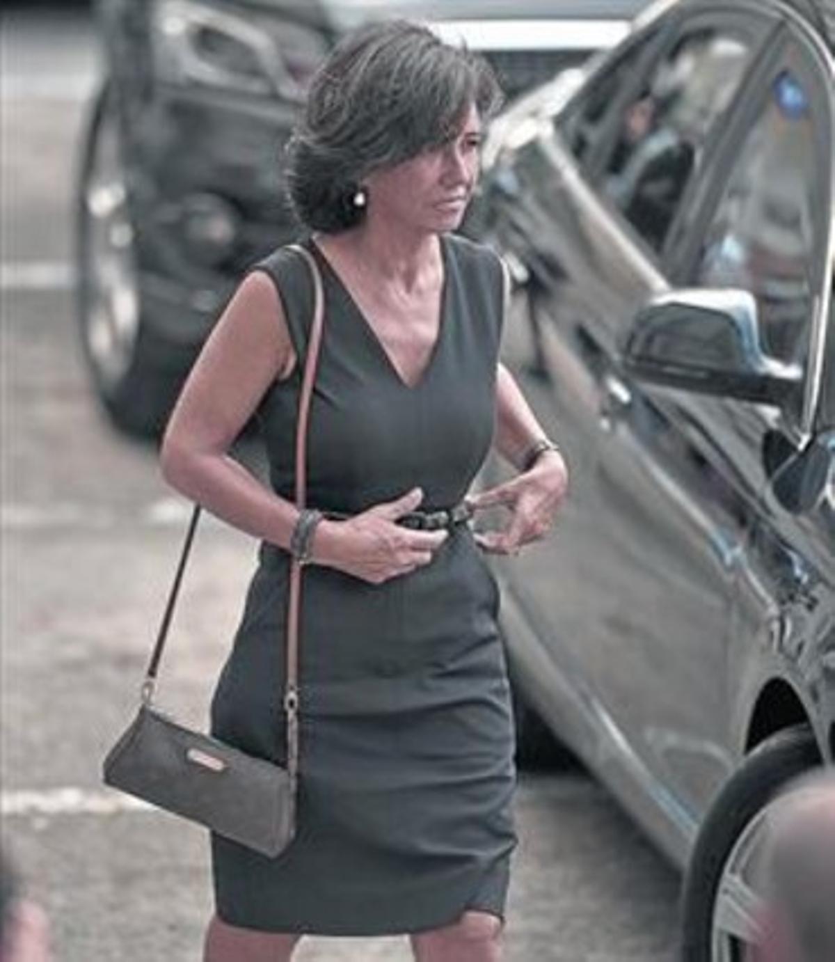 Ana Patricia Botín preside su primera junta