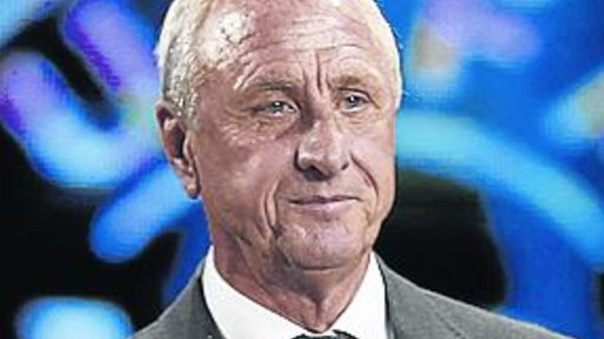 Cardoner solventa un trámite de Cruyff con sus carnets - El Periódico