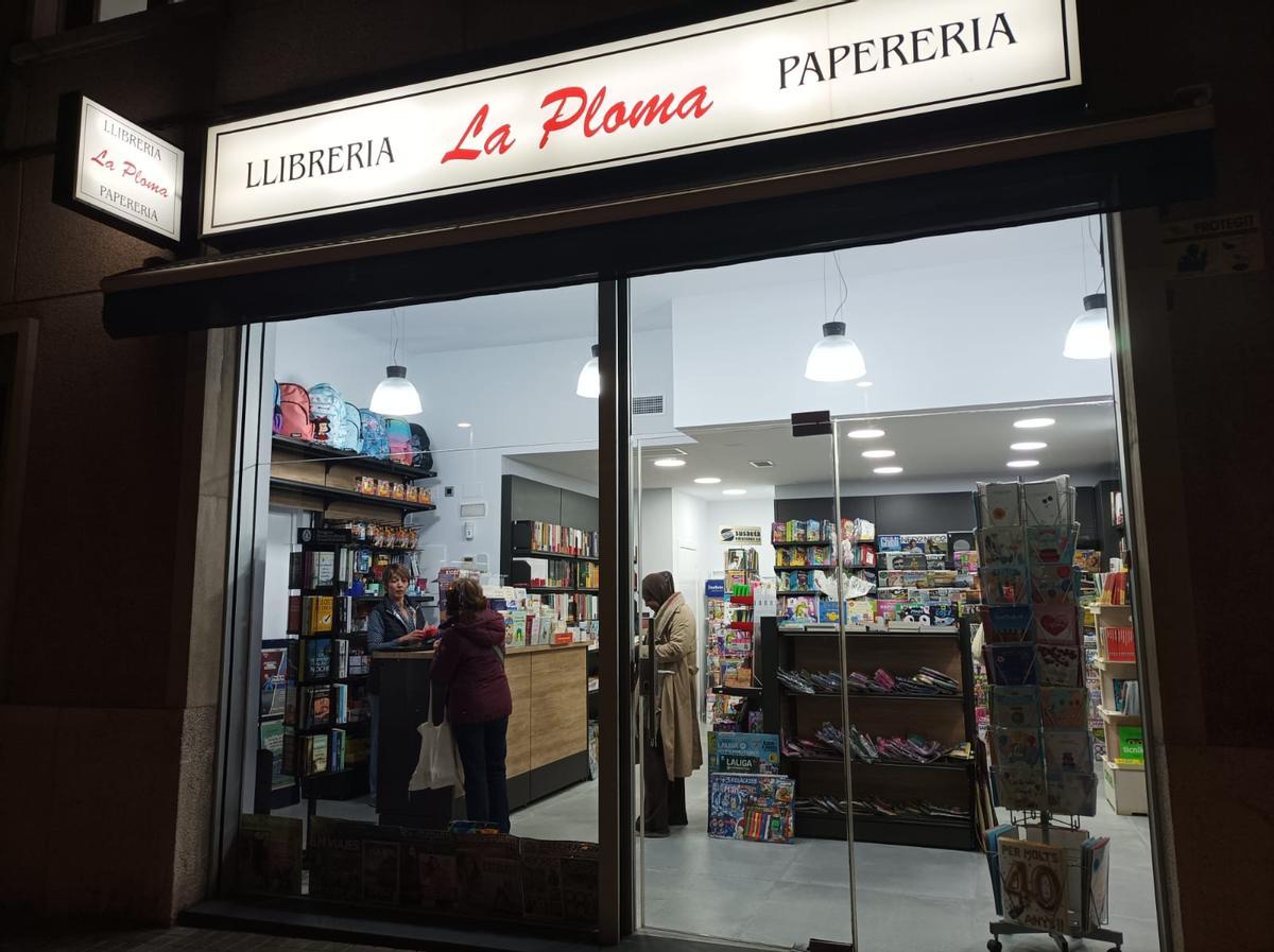 REESTRENA A LA FONT LLUMINOSA | La Llibreria la Ploma de Figueres fa un ...