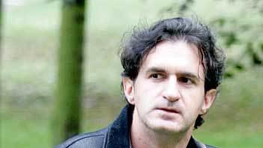 Jaime Priede presenta "Un buzo en el bosque", su primera novela