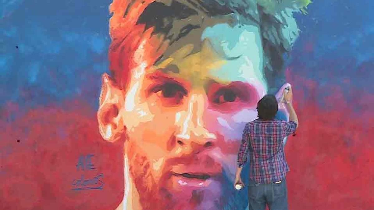 El espectacular graffiti de Messi en Barcelona VIDEO