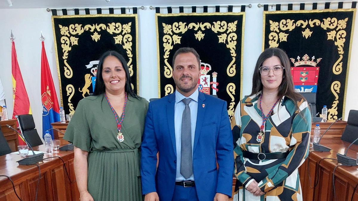 Cathaysa Suárez (CC) y Davinia Déniz (PP) se estrenan como concejalas ...