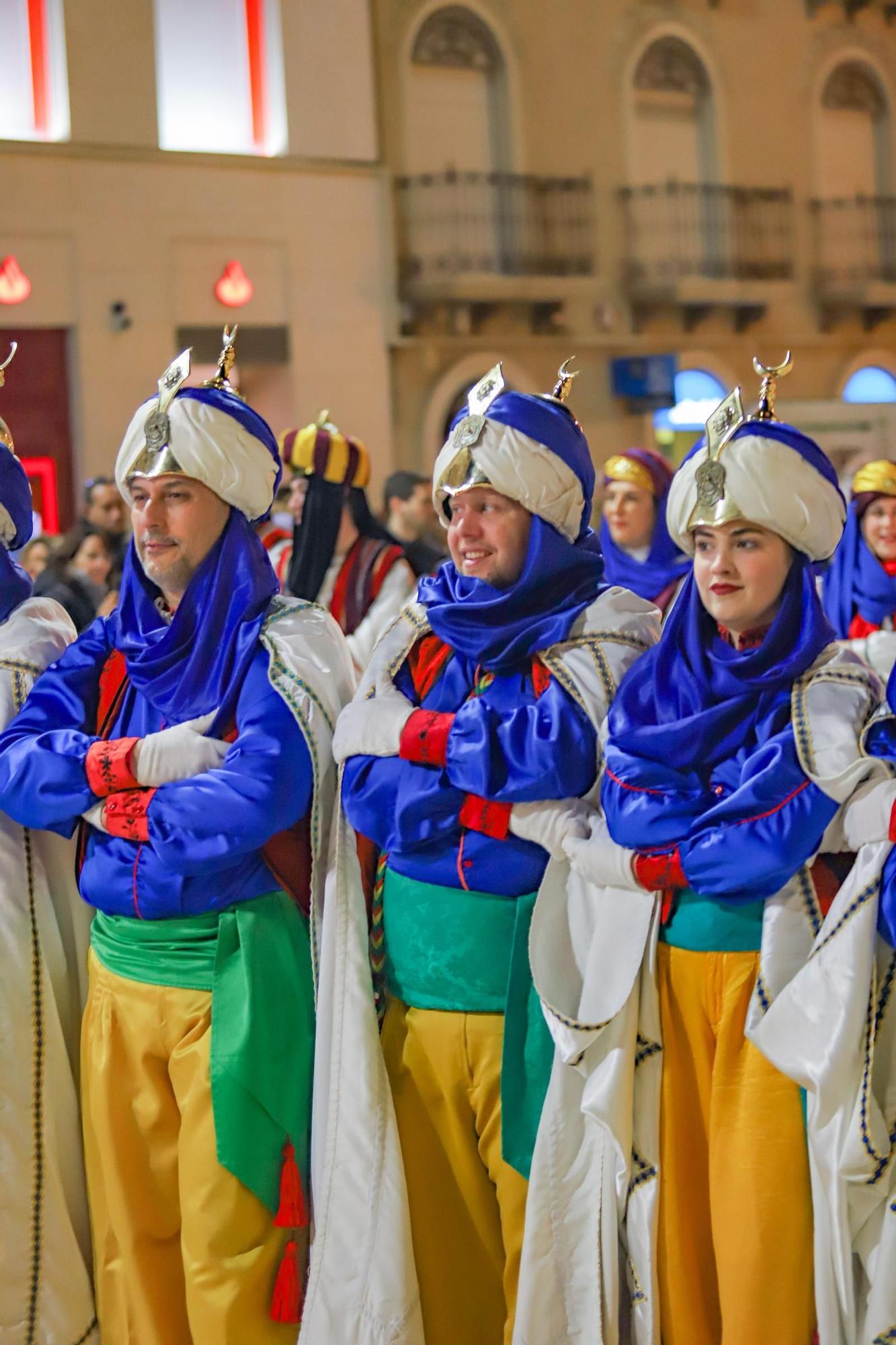 Desfile de Moros y Cristianos por el encuentro de asociaciones en ELCHE