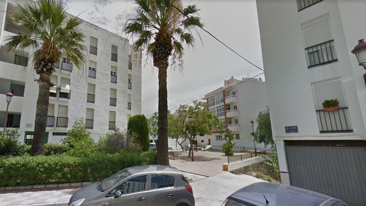 Una mujer, ingresada en estado grave tras ser disparada en plena calle por su expareja en Torrox ...