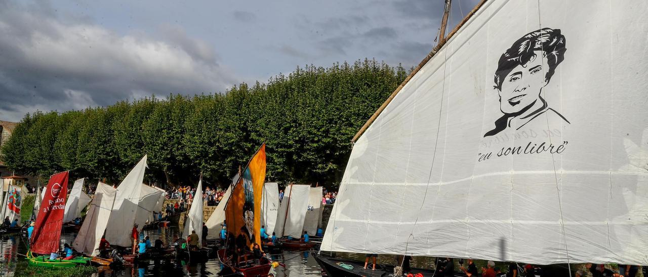 A vela tradicional remonta o Ulla e o Sar para lembrar a figura de ...