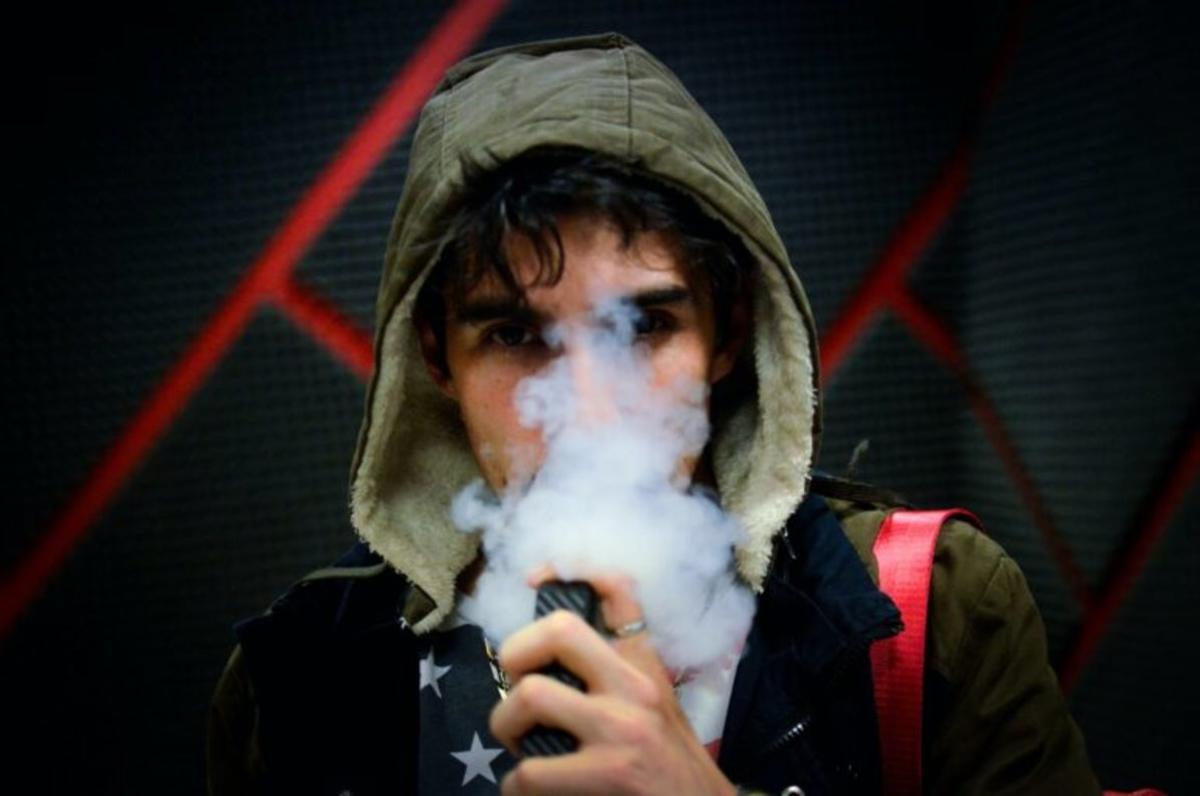Los oncólogos alertan de que el vapeo puede causar cáncer de pulmón ...