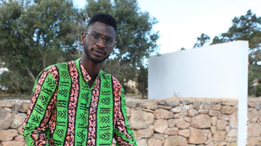 Ibrahim Bah, escritor en Formentera: «Tener cultura te puede salvar la ...