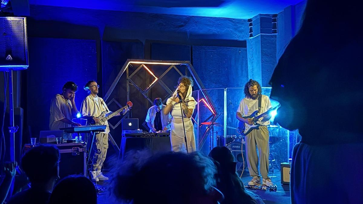 CULTURA: La artista canaria Mel Ömana presenta su nuevo trabajo ...