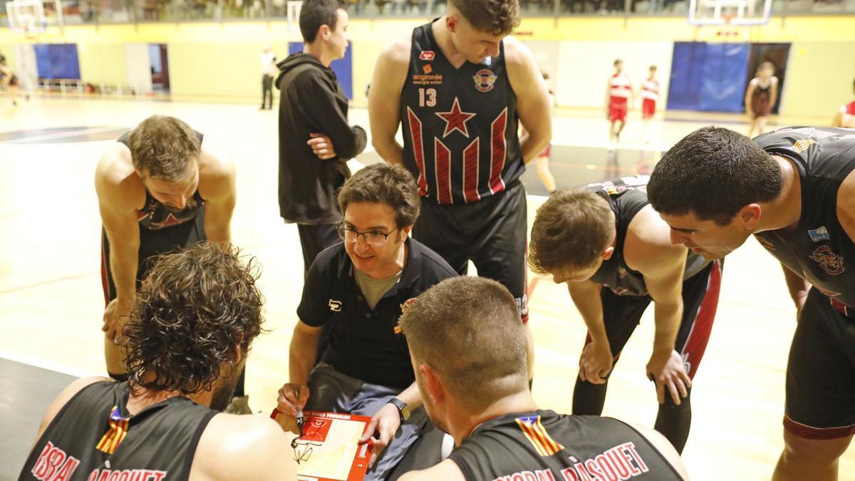 El Bisbal cerca tres jugadors per tancar la plantilla